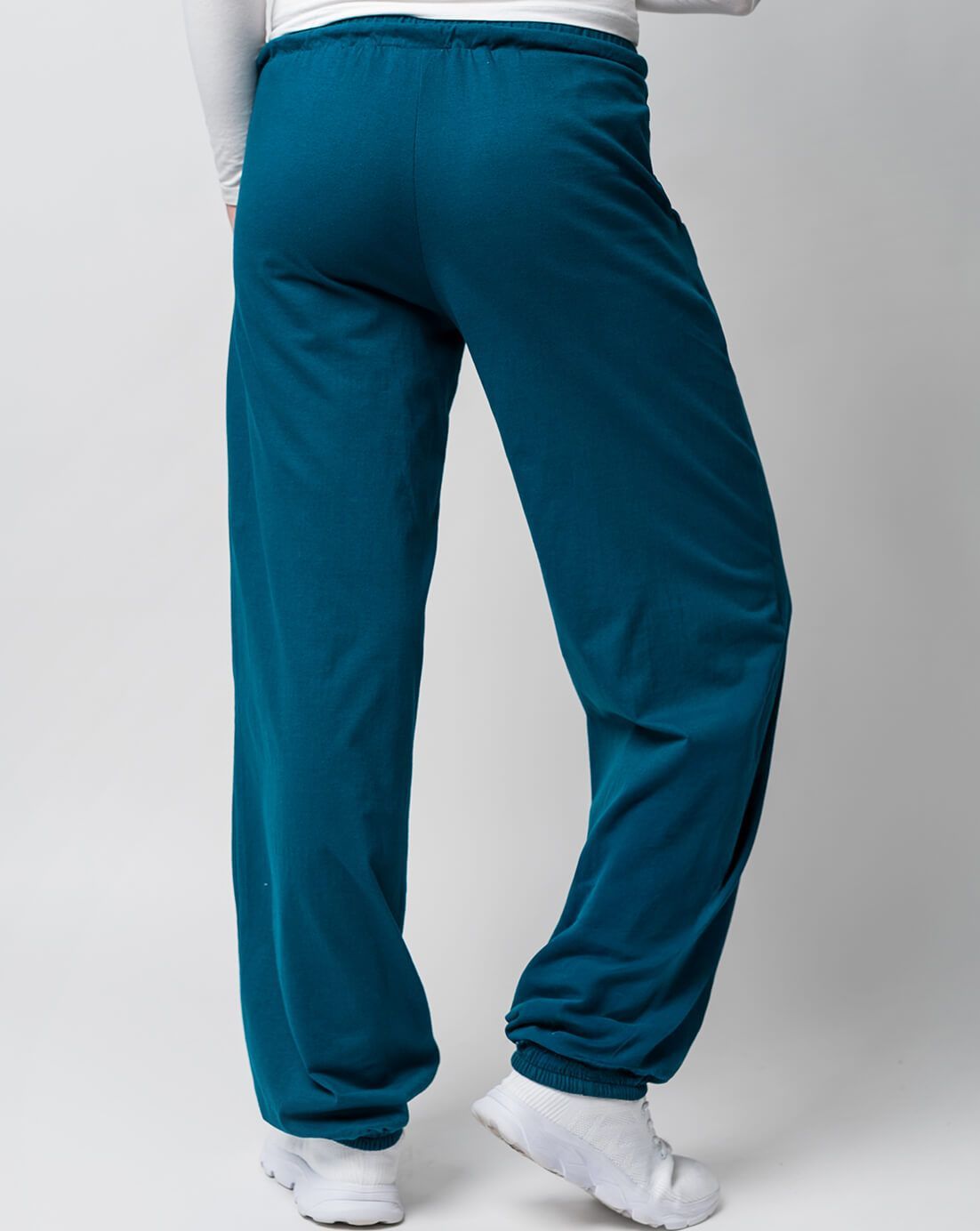 Petrolejové kalhoty Michaela Gautam Mandala